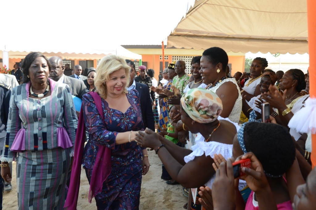 Dons aux populations de DJEKANOU et TOUMODI - Dominique Ouattara